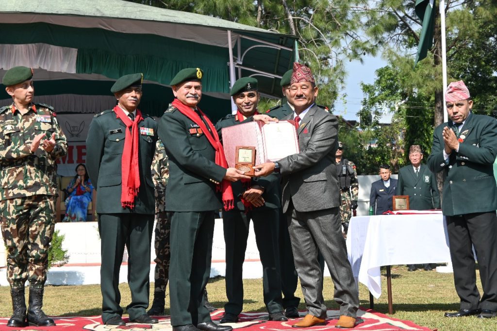 COAS Indian Army General Upendra Dwivedi felicitates gallantry awardees ...