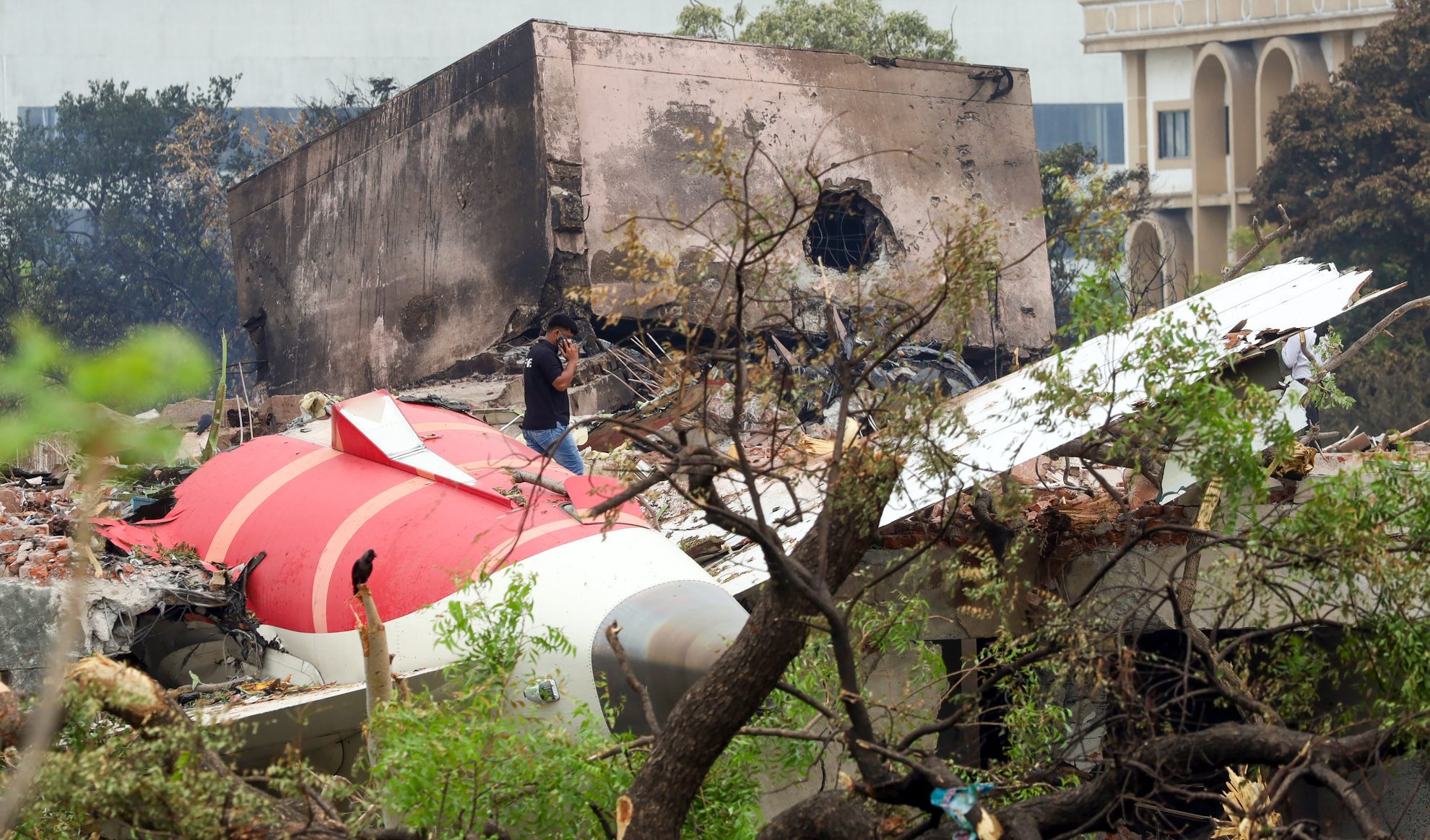 Some airlines checking Boeing fuel switches after Air India crash - DD ...
