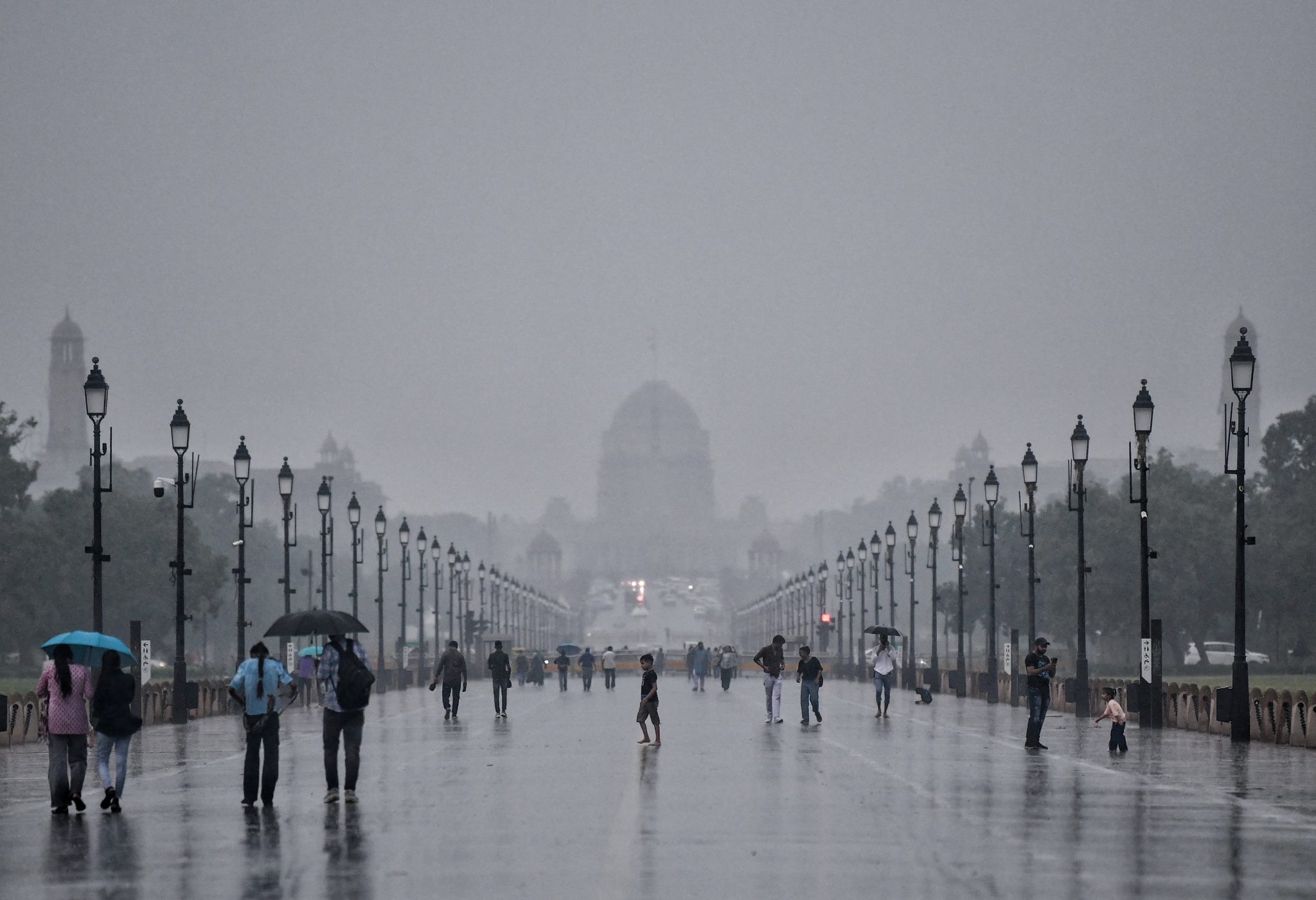 Heavy rainfall to continue in Northeast; rain and thunderstorms predicted in Delhi: IMD - DD India