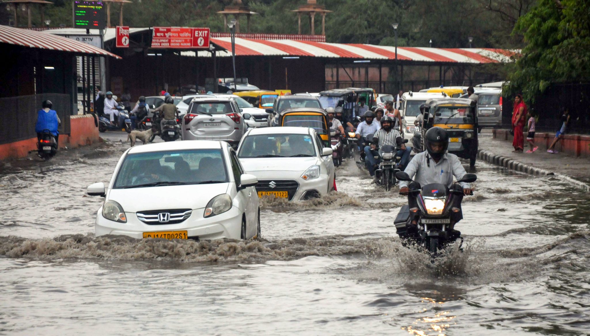 Southwest monsoon advances further; heavy rainfall likely in several ...