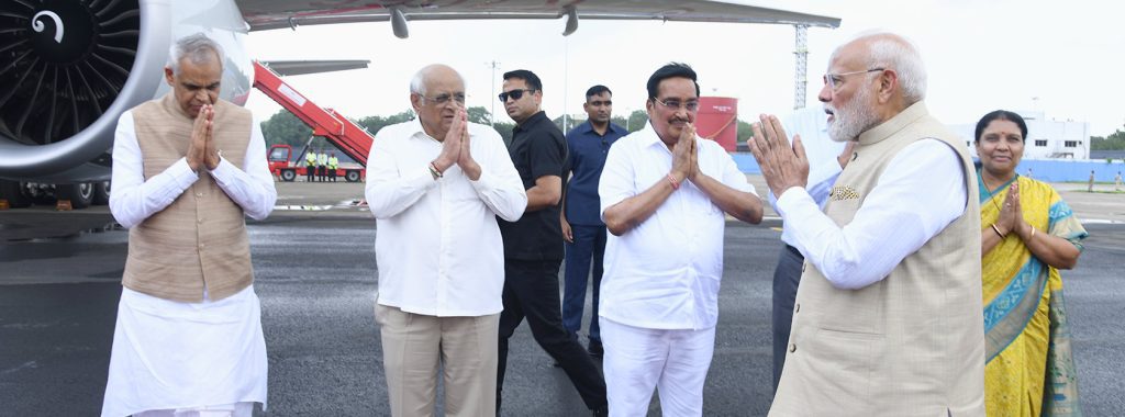 Prime Minister Modi receives heartfelt farewell at Ahmedabad airport ...