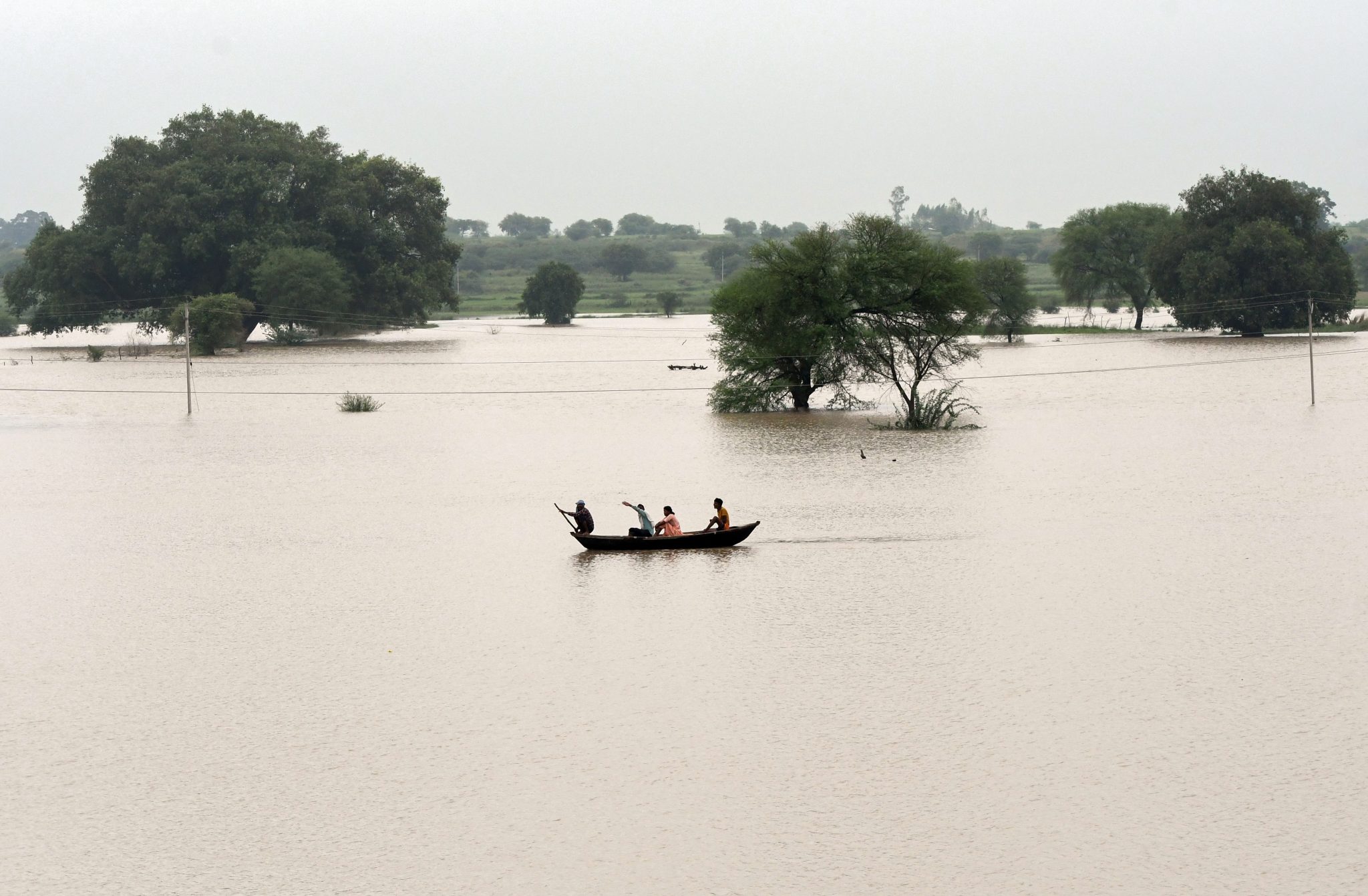 Haryana: All 18 gates of Hathinikund Barrage opened amid rising Yamuna ...