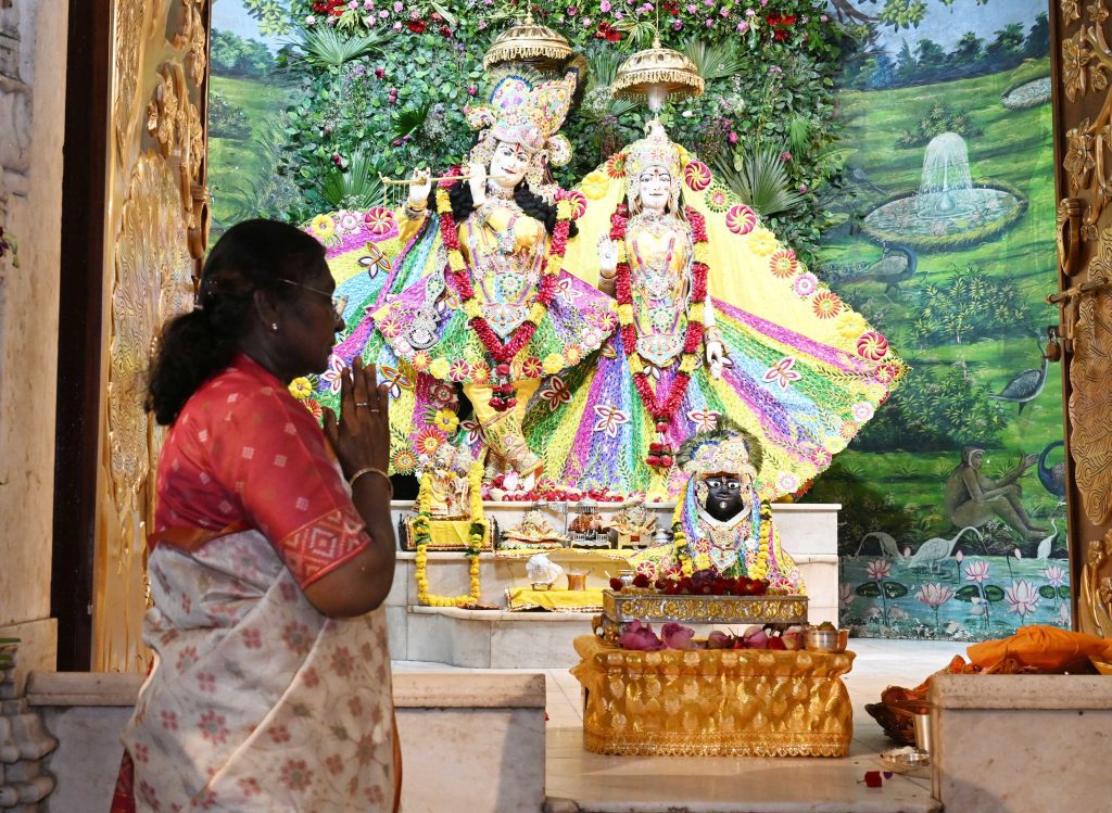 President Murmu offers prayers at prominent Mathura, Vrindavan temples ...