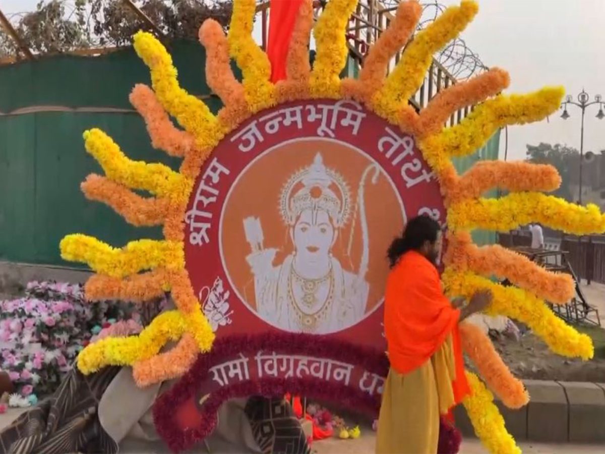 Ayodhya prepares with 100 tons of flowers for Ram Mandir Dharm Dhwaj ...