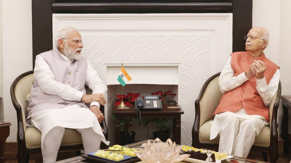 PM Modi meets LK Advani, extends birthday greetings to Bharat Ratna ...