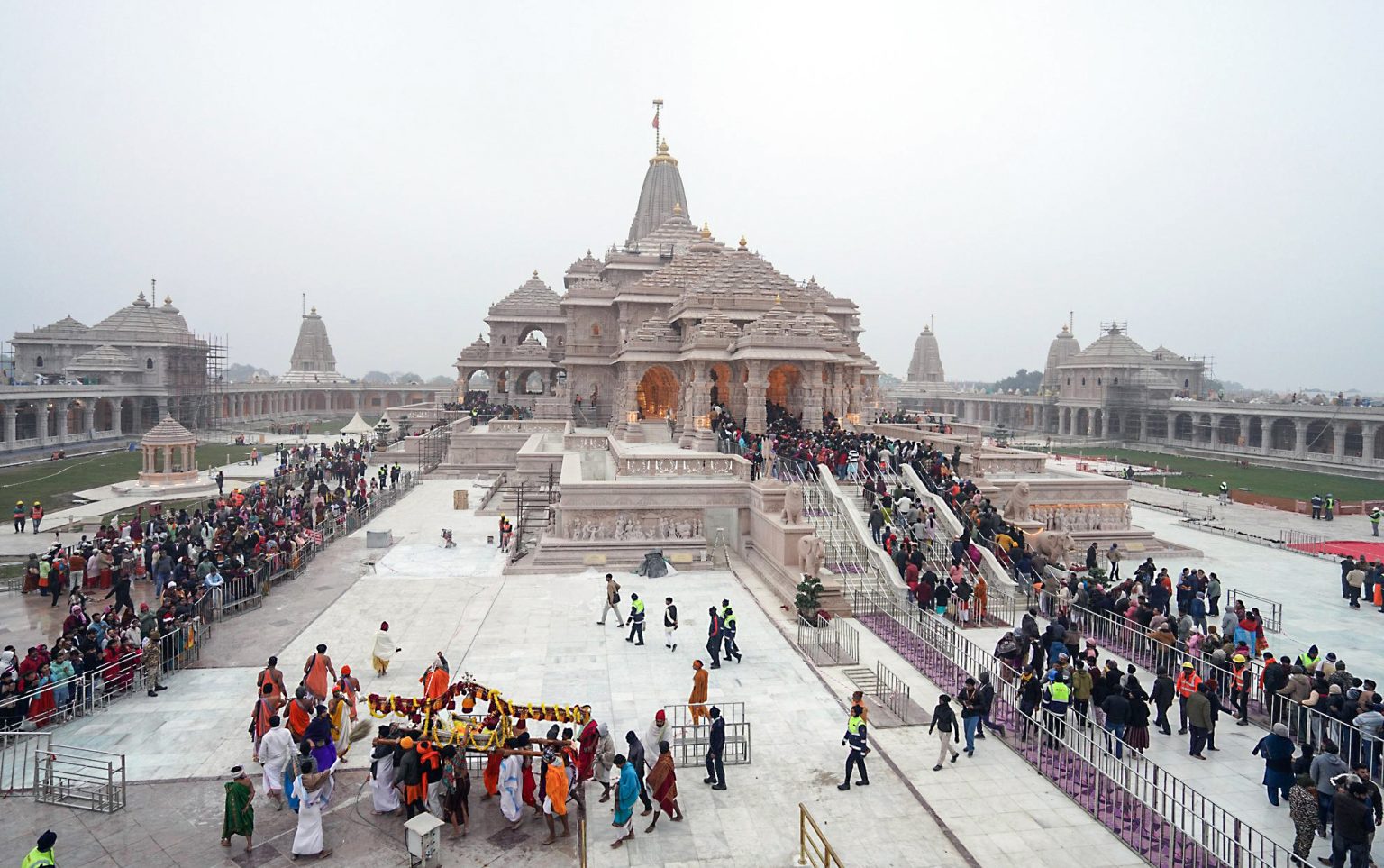 Ayodhya sees surge of devotees on Ram Lalla Pran Pratishtha anniversary ...