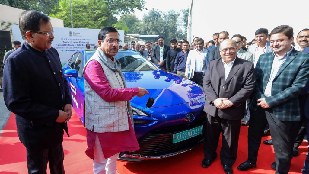 India launches pilot project to test Toyota Mirai Hydrogen fuel cell ...