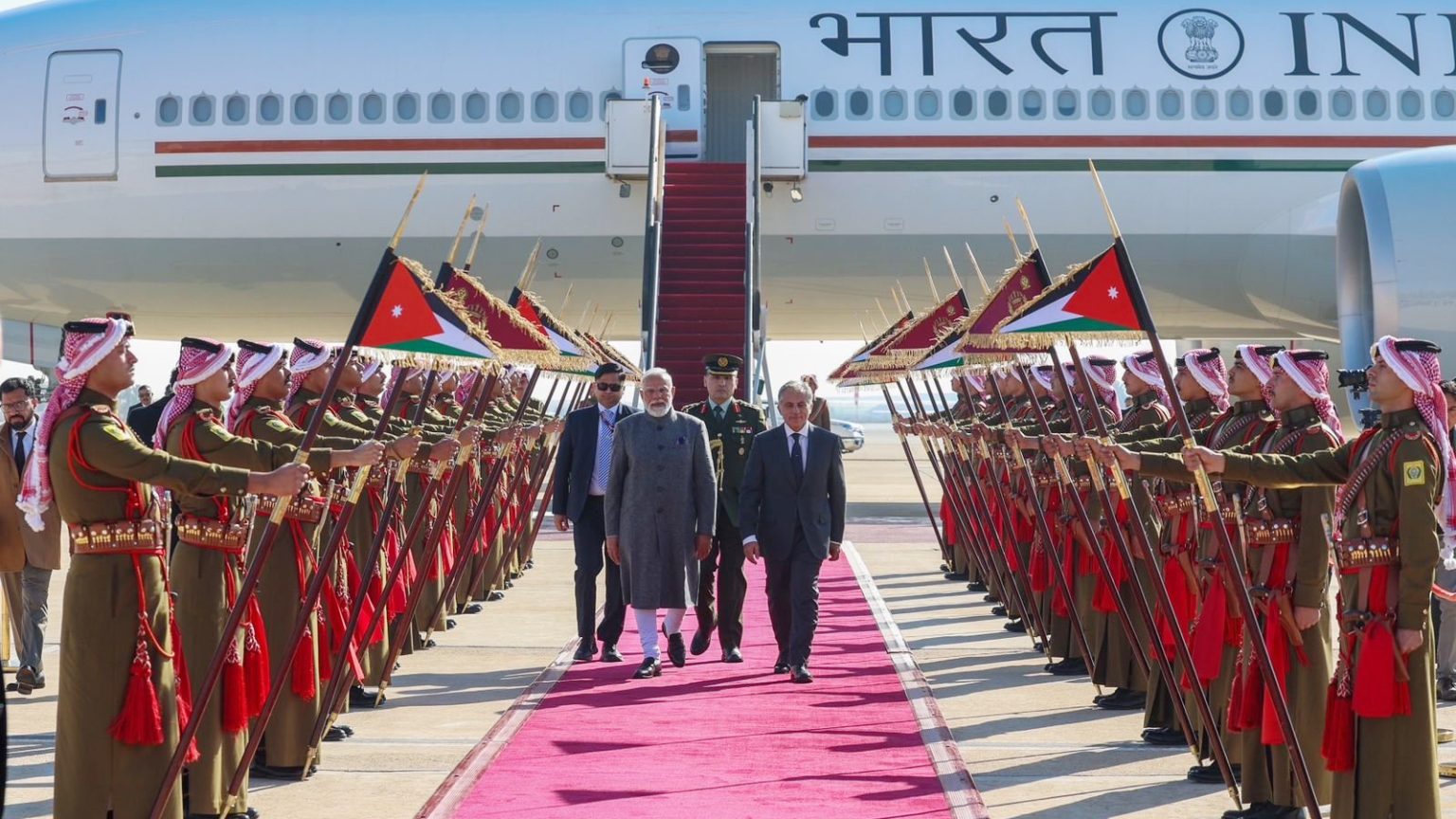 PM Modi receives ceremonial welcome on his arrival in Amman on landmark ...