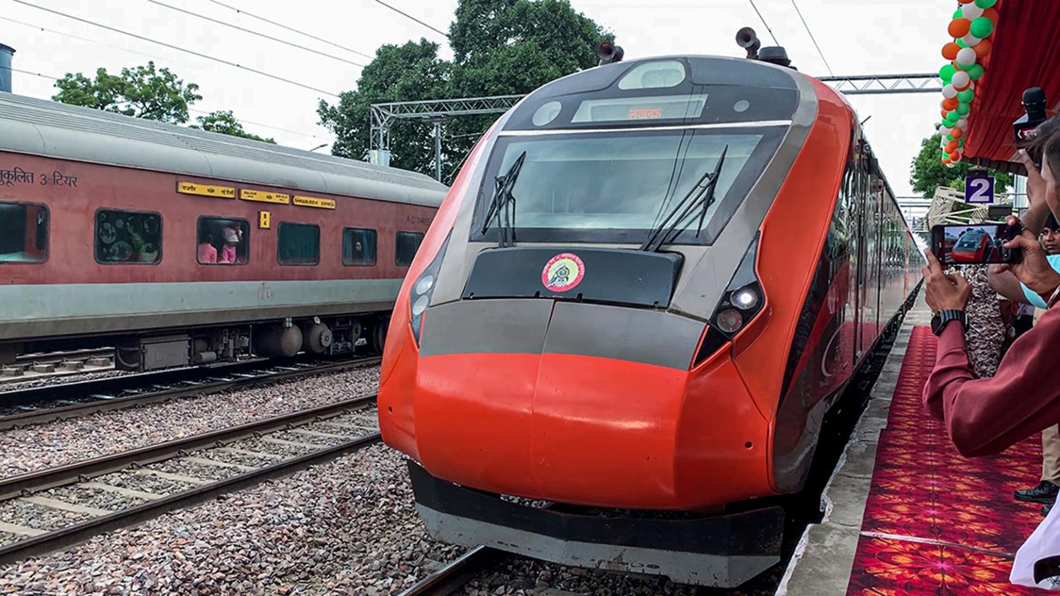 Indian Railways commissions Kavach 4.0 on 738 Route km across key ...