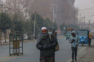 Jammu reels under unprecedented cold, Kashmir in deep freeze - DD India
