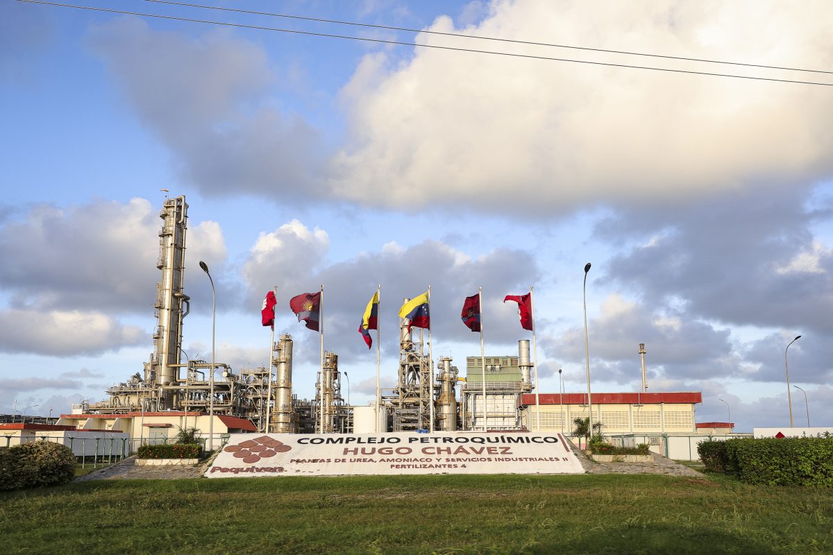 Venezuelan oil industry: World's largest reserves, decaying ...