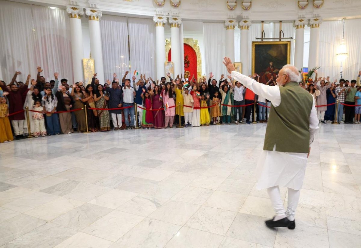 PM Modi receives warm welcome from Indian diaspora in Nice on France ...