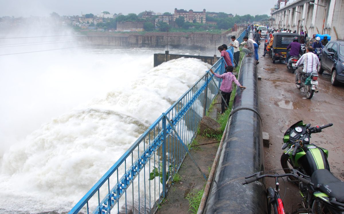 Gujarat: Vasna Barrage Gets 19 New Gates in Record 35-Day Safety ...